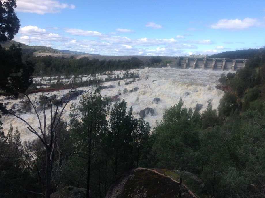 006. Lachlan River, Wyangala Village below Wyangala